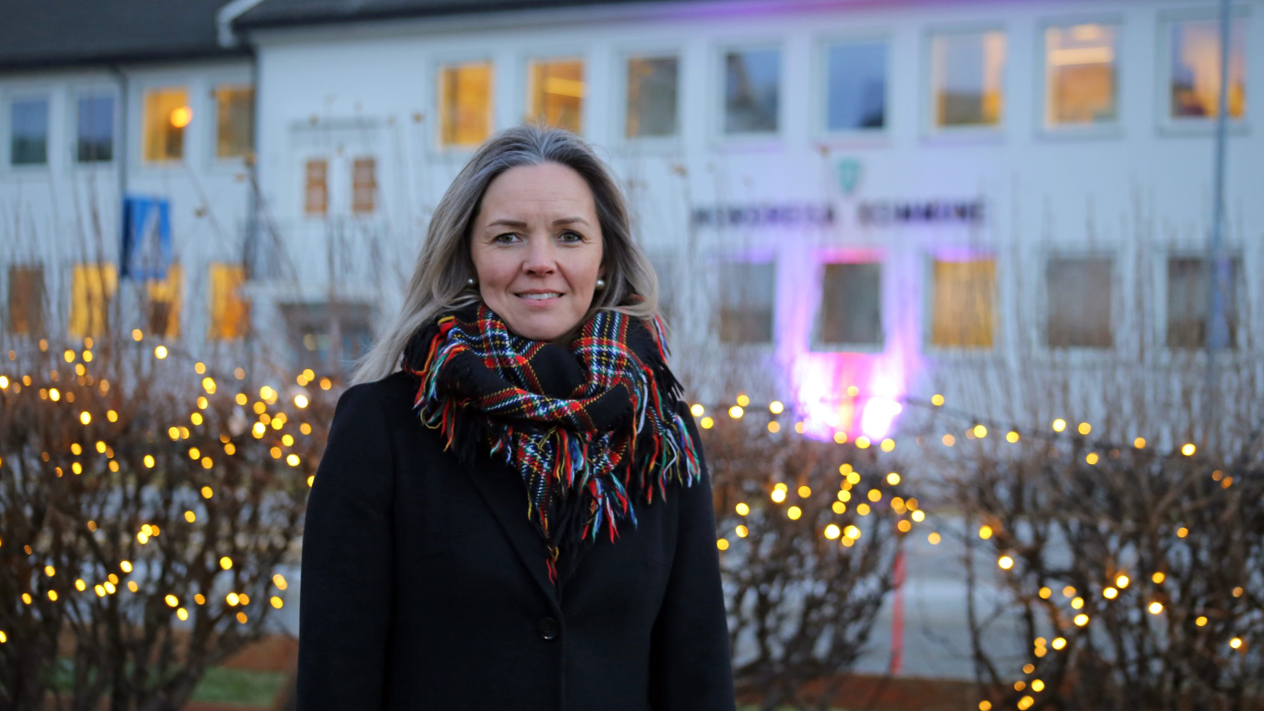 Skilter kommunehuset på kvensk - Ruijan Kaiku